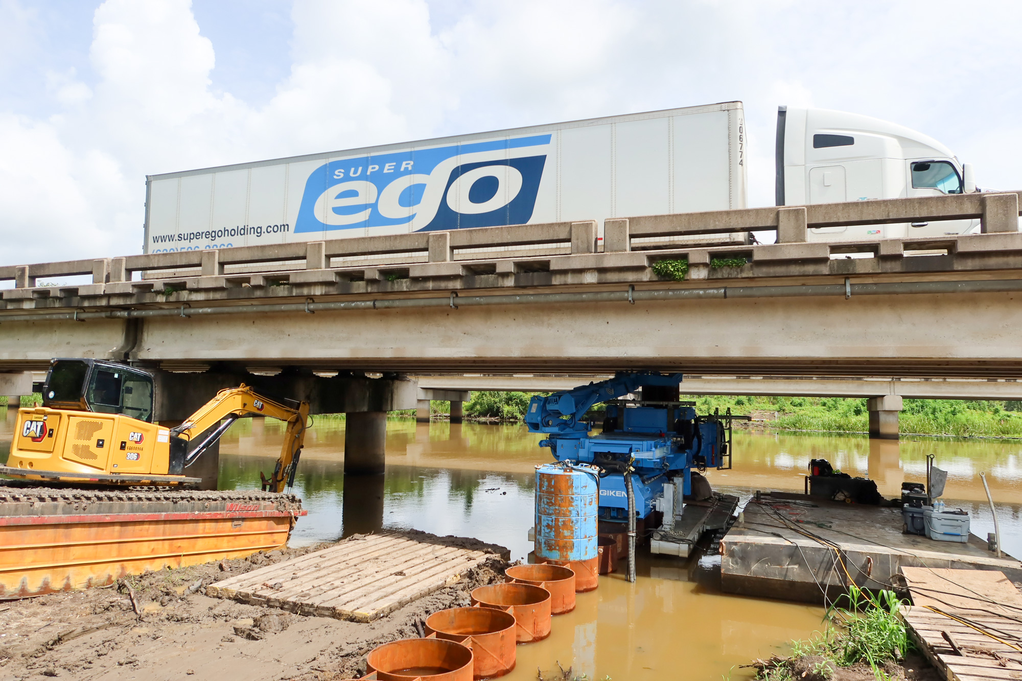 First Delivery of Low-Headroom Tubular Pile Press-in Piling Machine ...