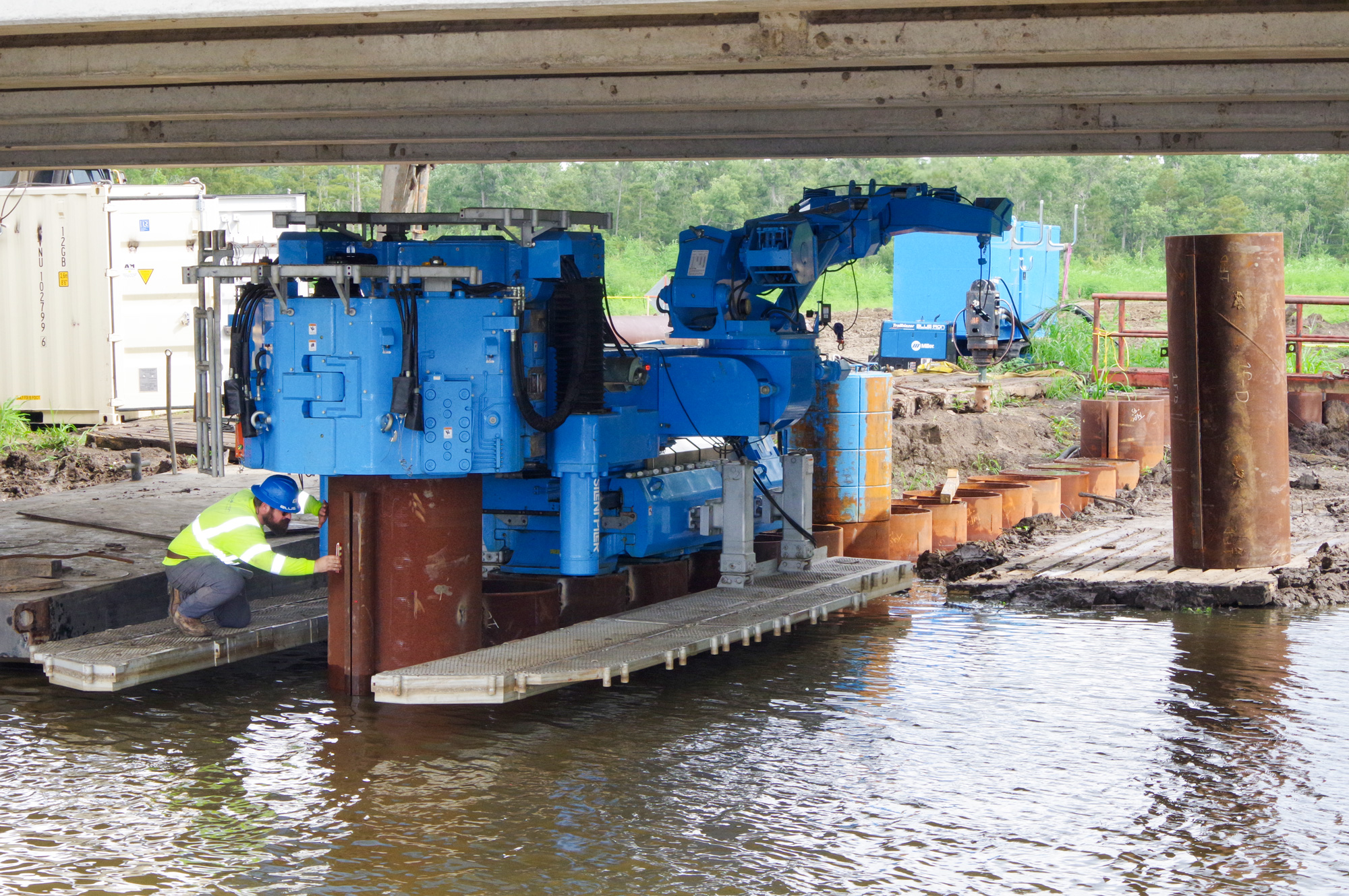 First Delivery of Low-Headroom Tubular Pile Press-in Piling Machine ...