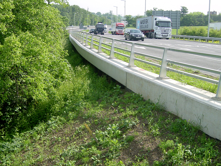 Steel sheet pile retaining wall for road widening | GIKEN LTD.