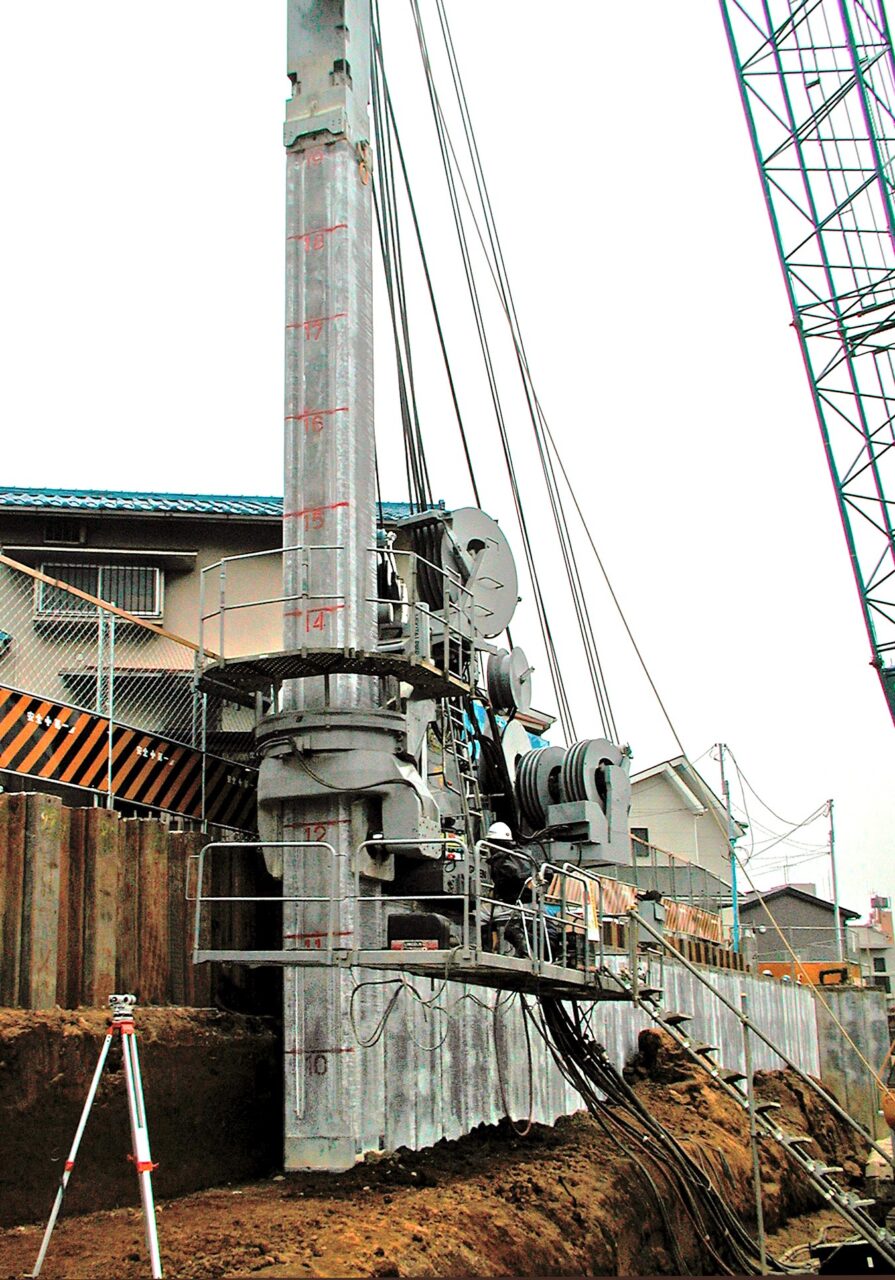 Construction of a self-standing earth retaining wall for road widening | GIKEN LTD.