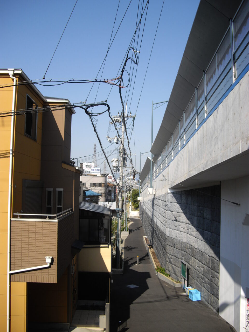 Steel pipe pile continuous walls for road widening | GIKEN LTD.